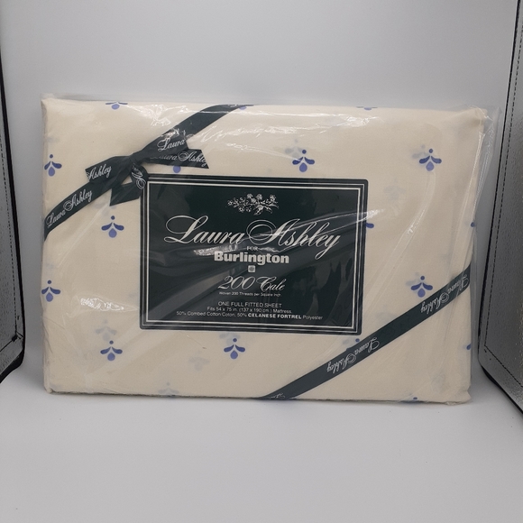 Laura Ashley | Bedding | Laura Ashley Vintage Full Fitted Sheet Nwt ...